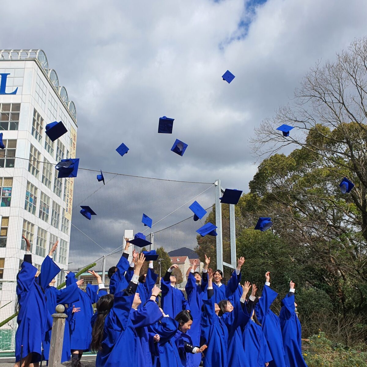9th Graduation Ceremony ｜ News ｜ Linden Hall High School ｜ Tsuzuki ...